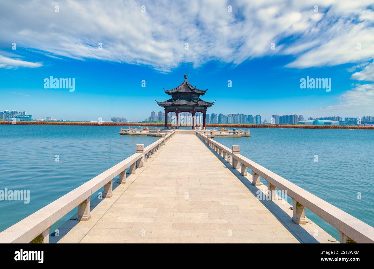 Sky and coast suzhou jinji lake hi-res stock photography and images - Alamy