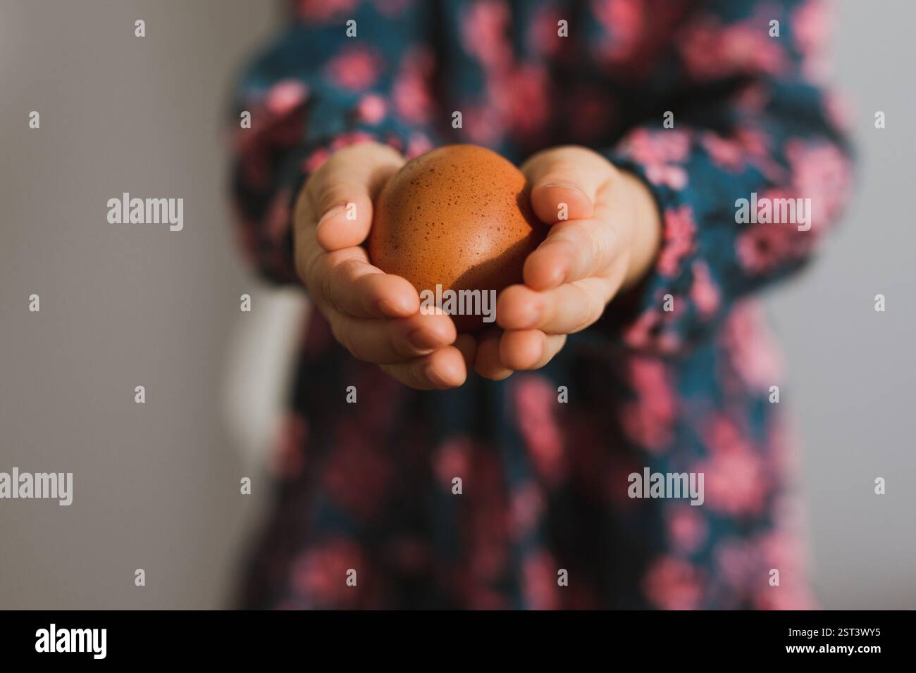 Kid holding hands hi-res stock photography and images - Alamy