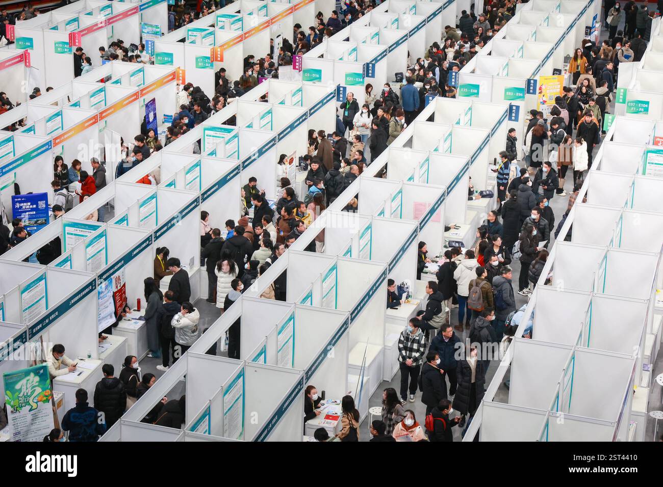 People look for jobs at a job fair in Shanghai, China, 14 February ...