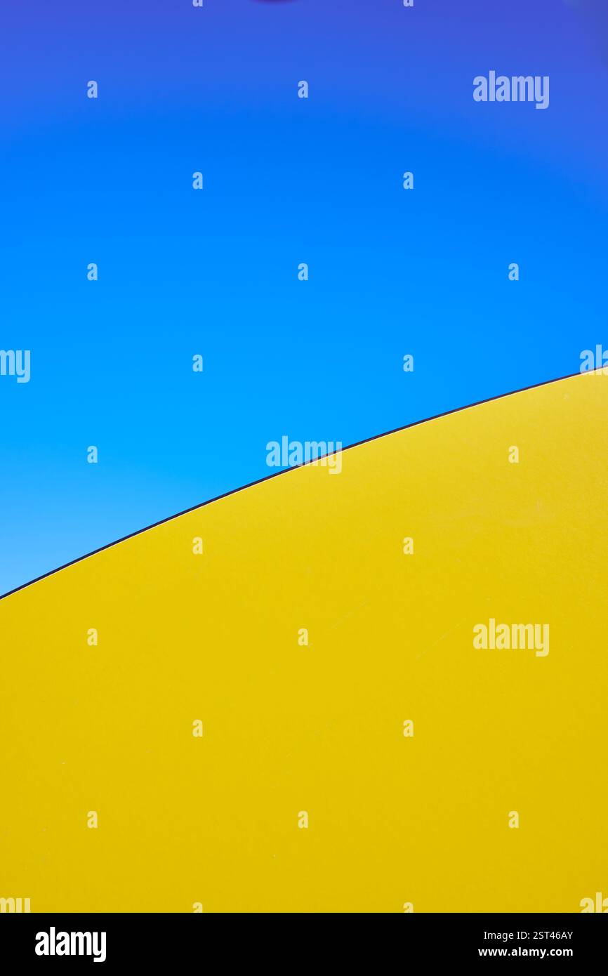 Eye catching visual contrast hi-res stock photography and images - Alamy