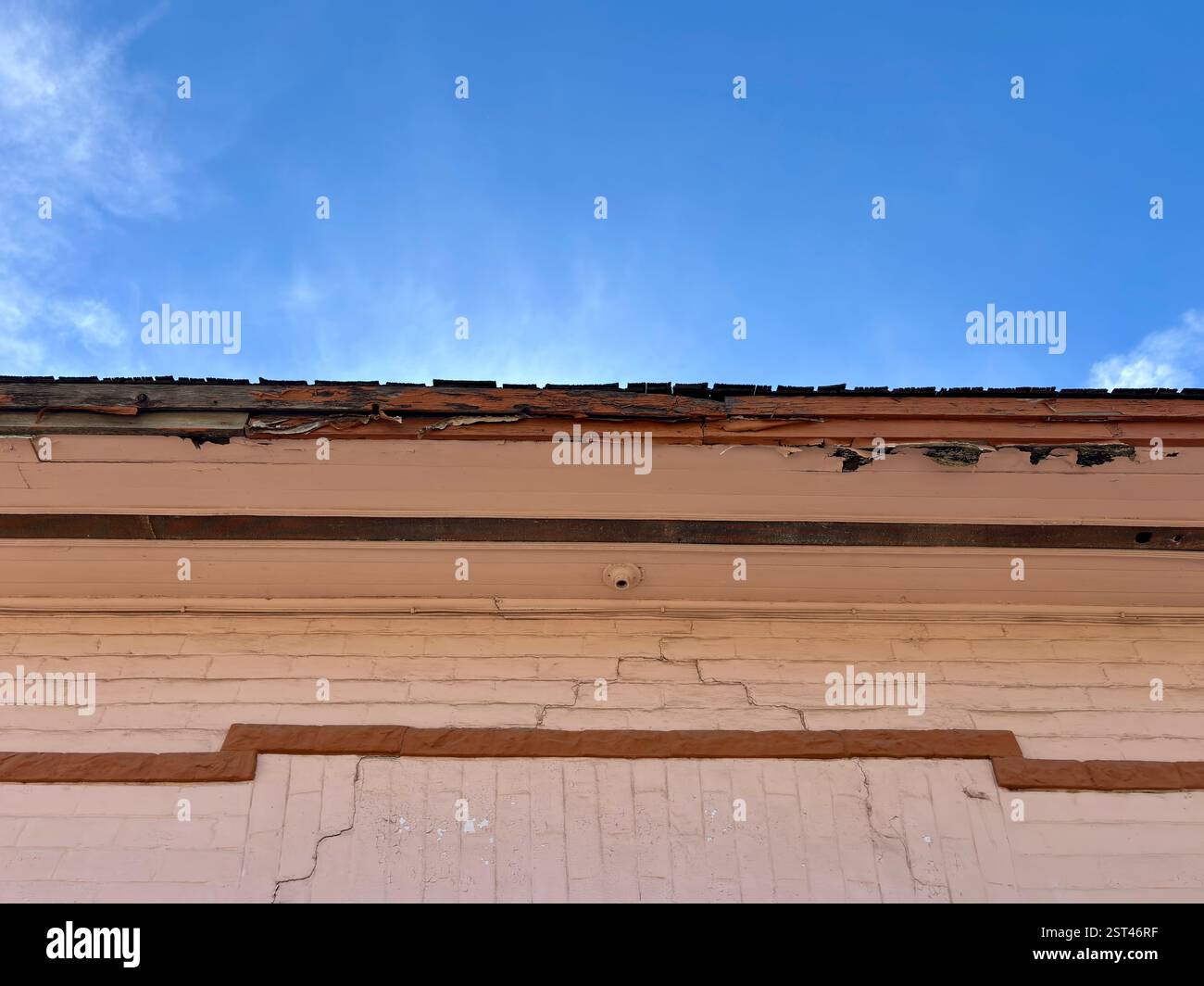 Repair damaged building facade hi-res stock photography and images - Alamy
