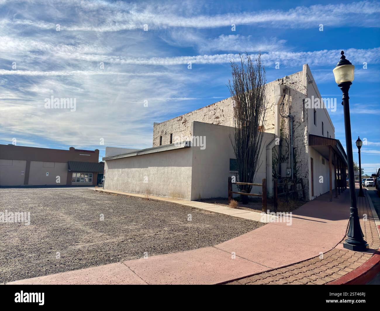 Old white building hi-res stock photography and images - Alamy