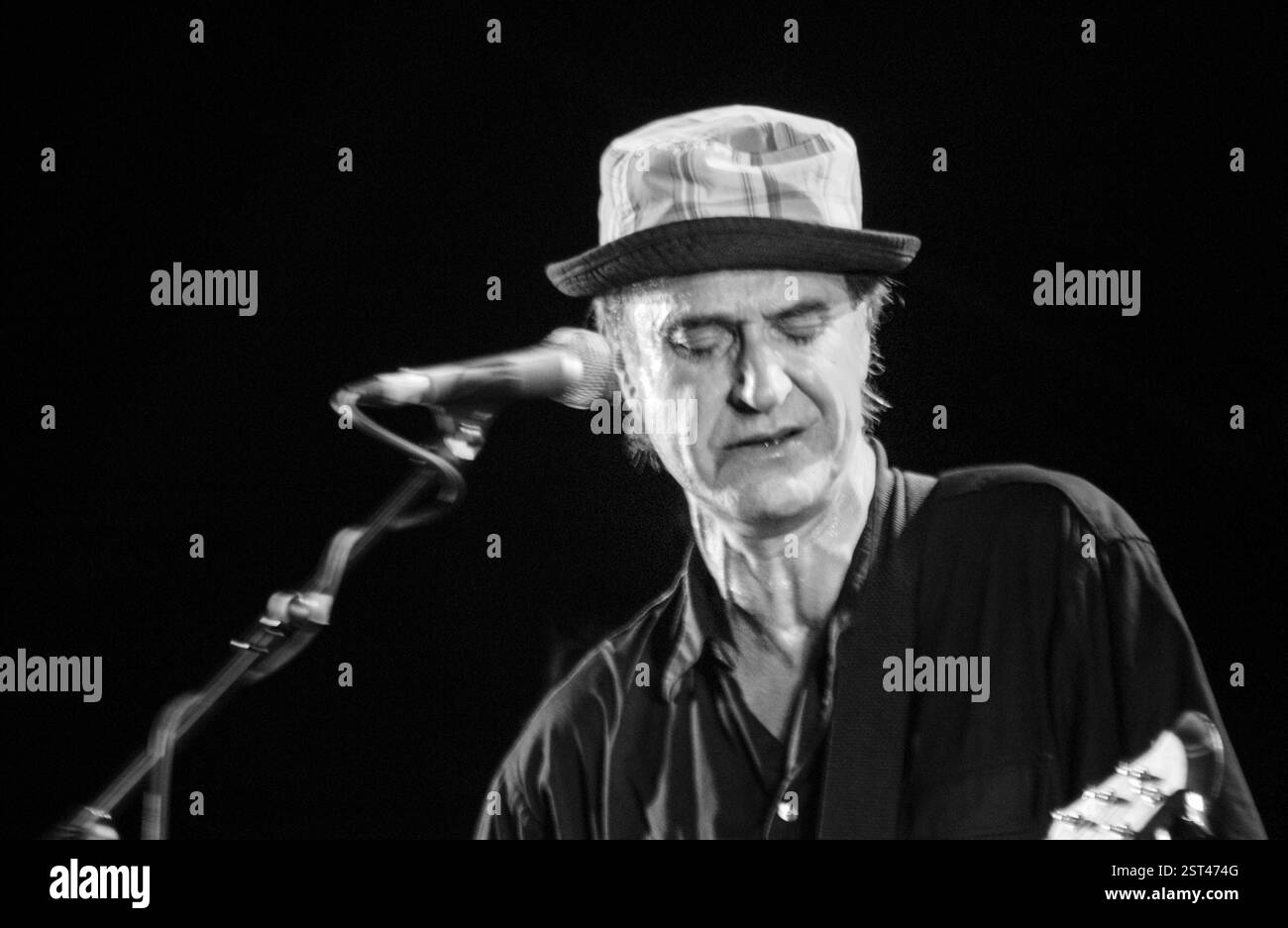 RAY DAVIES, THE KINKS, 2002: Ray Davies of The Kinks at Cardiff ...