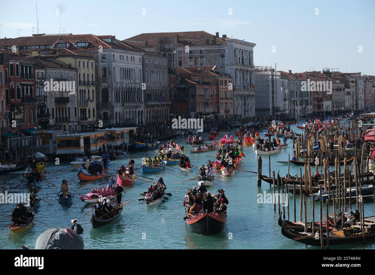 People rowing in a masquerade parade during Venice Carnival Stock Photo ...