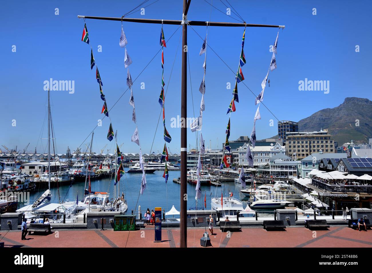 Harbour of V&A Waterfront in Cape Town with Table Mountain in the ...