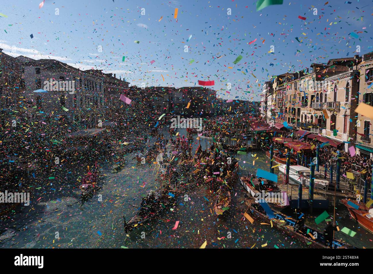 People rowing in a masquerade parade during Venice Carnival Stock Photo ...
