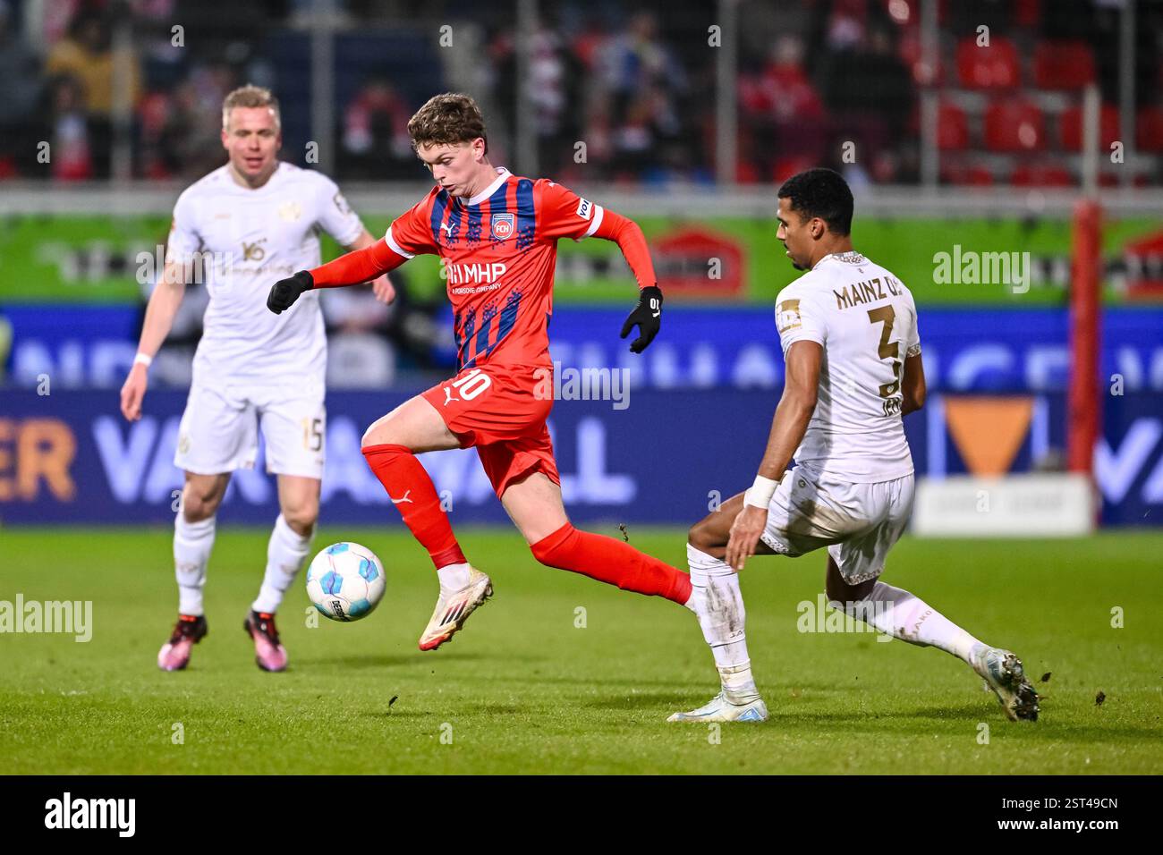 Heidenheim, Germany. 16th Feb, 2025. Soccer: Bundesliga, 1. FC ...