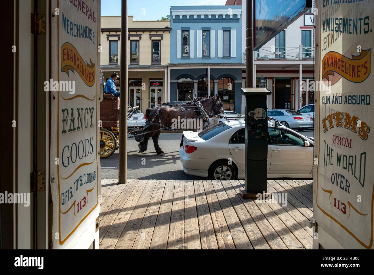 Storefronts frame hi-res stock photography and images - Alamy