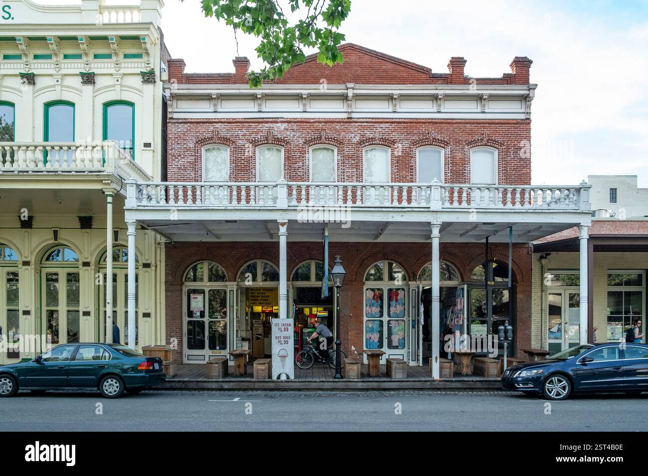 Old storefronts hi-res stock photography and images - Alamy