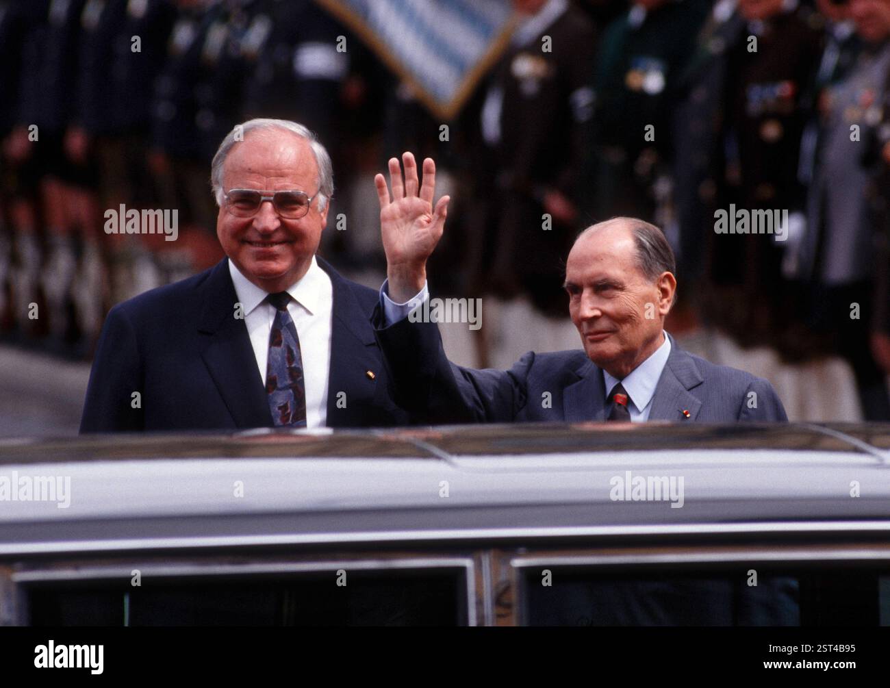 Chancellor Helmut KOHL , CDU , welcomes the President of France ...