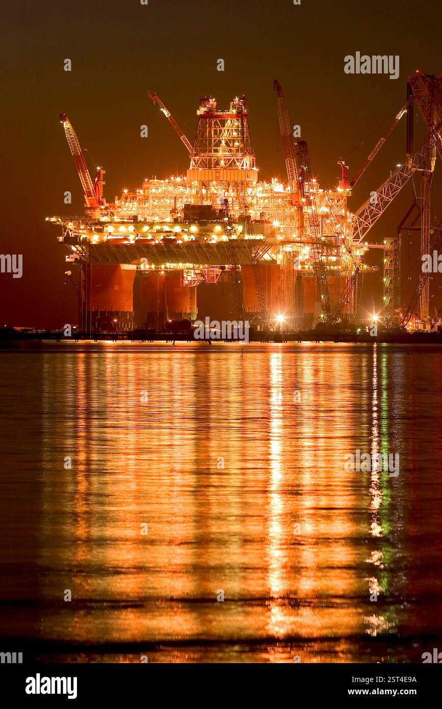 Offshore platform under construction in Texas Stock Photo - Alamy