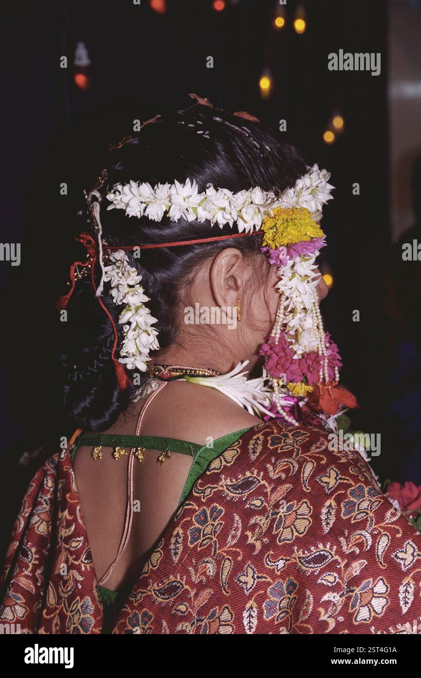 Indian bride with flower decoration on her head, Maharashtrian wedding ...