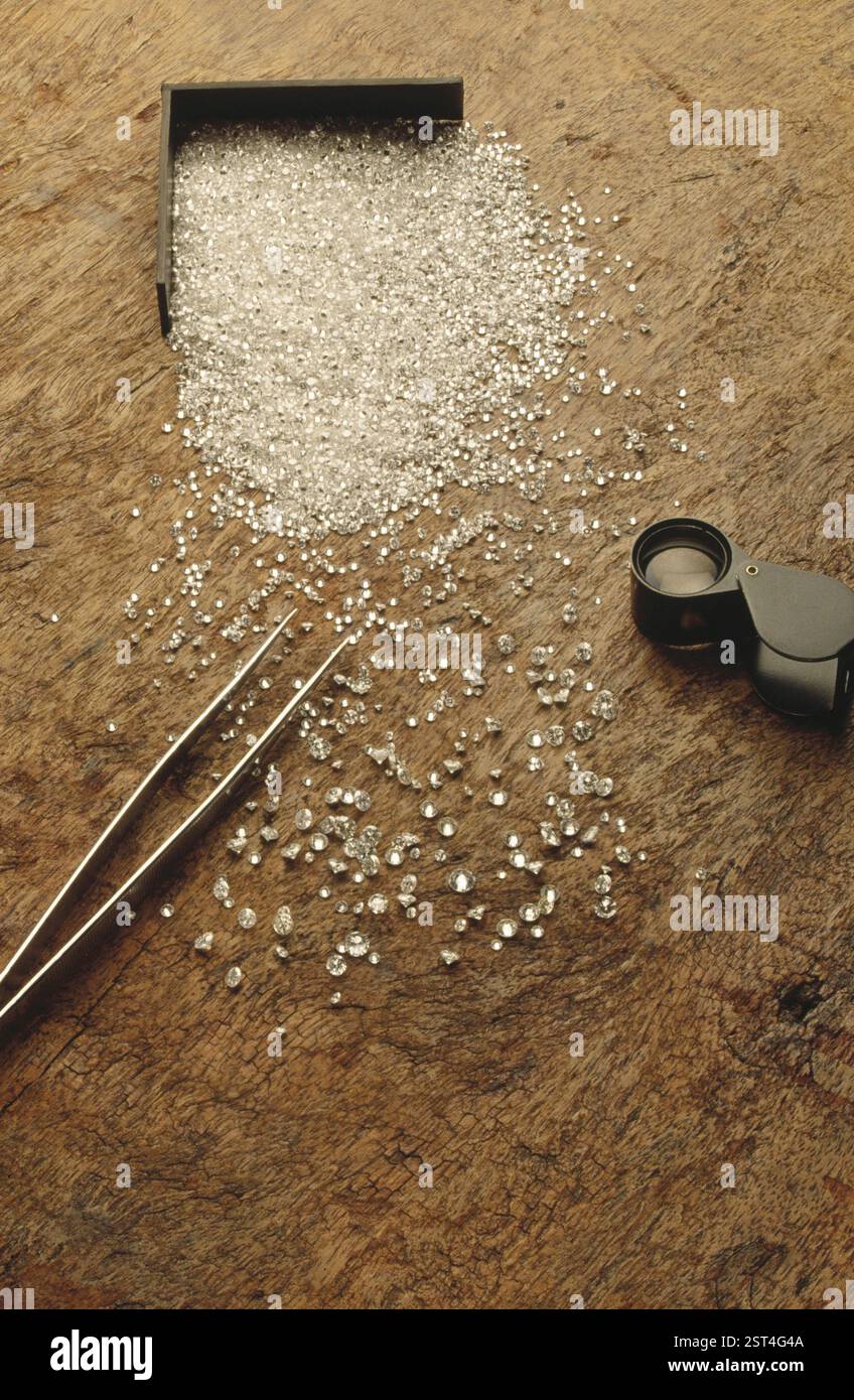 Gleaming diamonds hi-res stock photography and images - Alamy