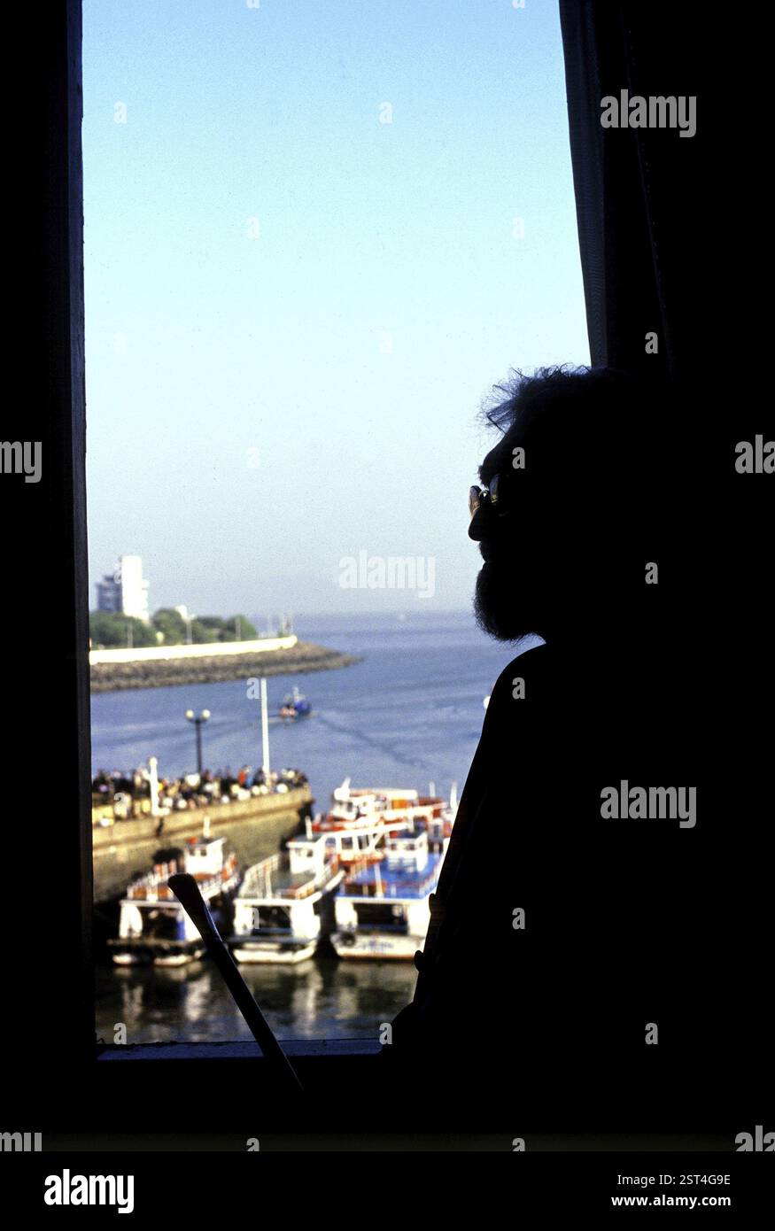 World Famous Painter M.F. Hussain Maqbool Fida Hussain at brechcandy ...