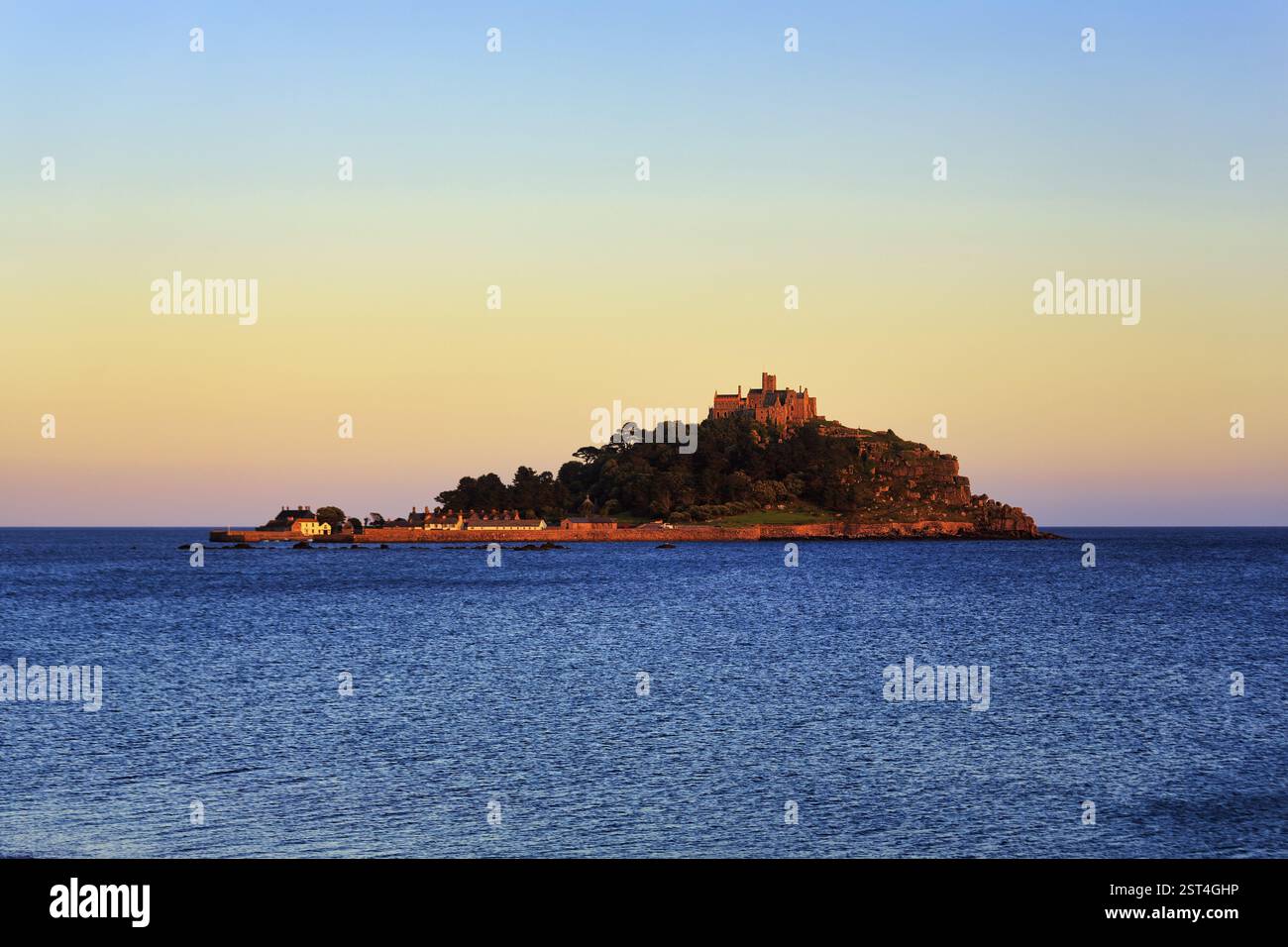St Michael's Mount, tidal island with castle, evening sky, Marazion ...