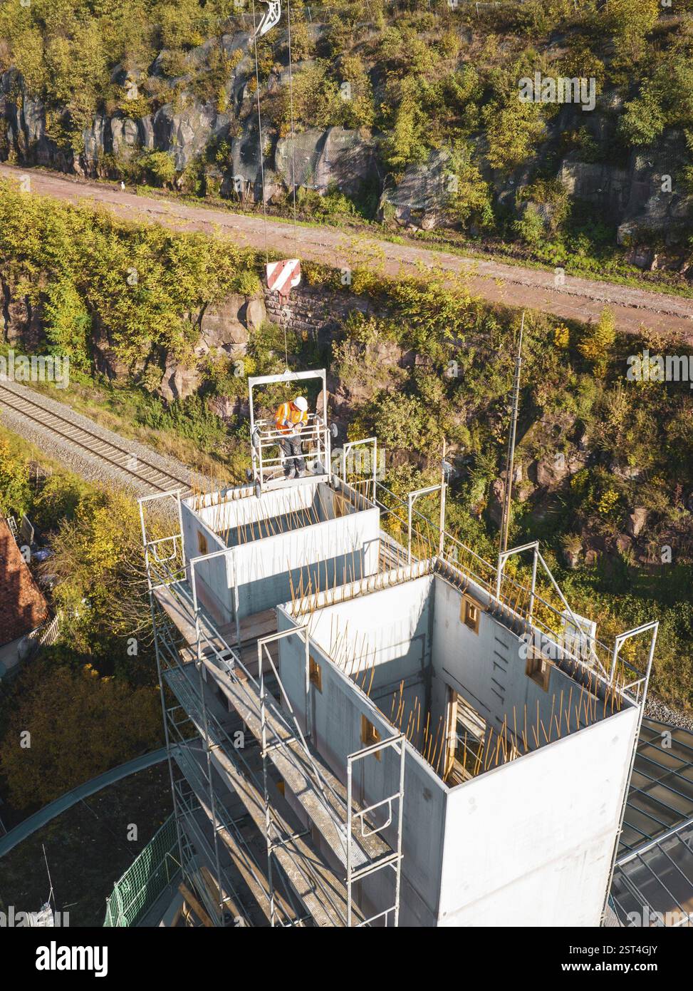 Building near railroad tracks hi-res stock photography and images - Alamy