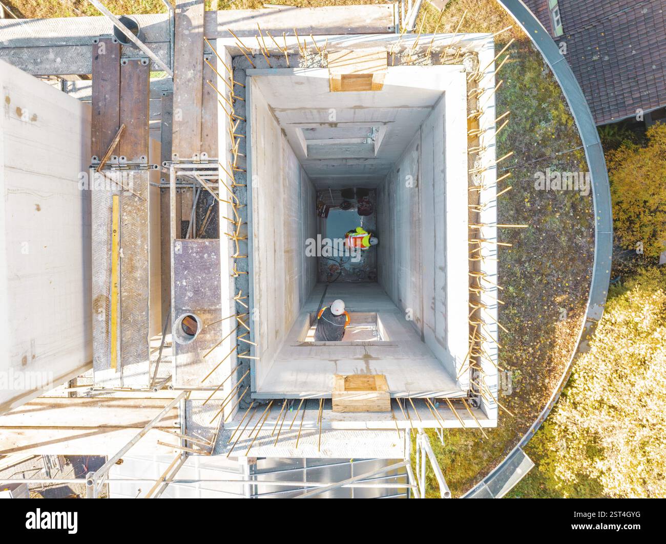 Top view construction workers hi-res stock photography and images - Alamy