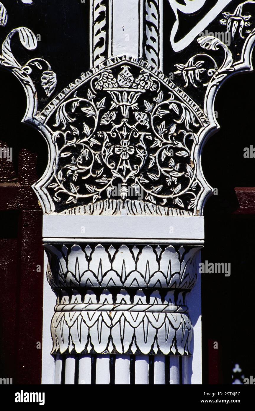 Colourful stucco work on pillar of Hussainabad Chhota Imambara, Lucknow ...