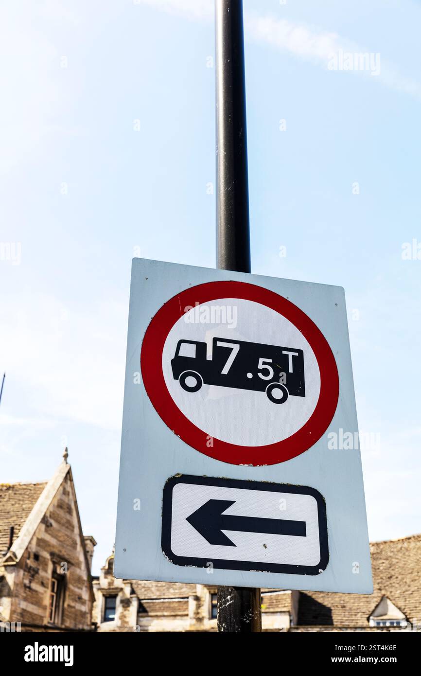7.5T weight limit, Road sign, road signs, UK road sign, UK road signs ...