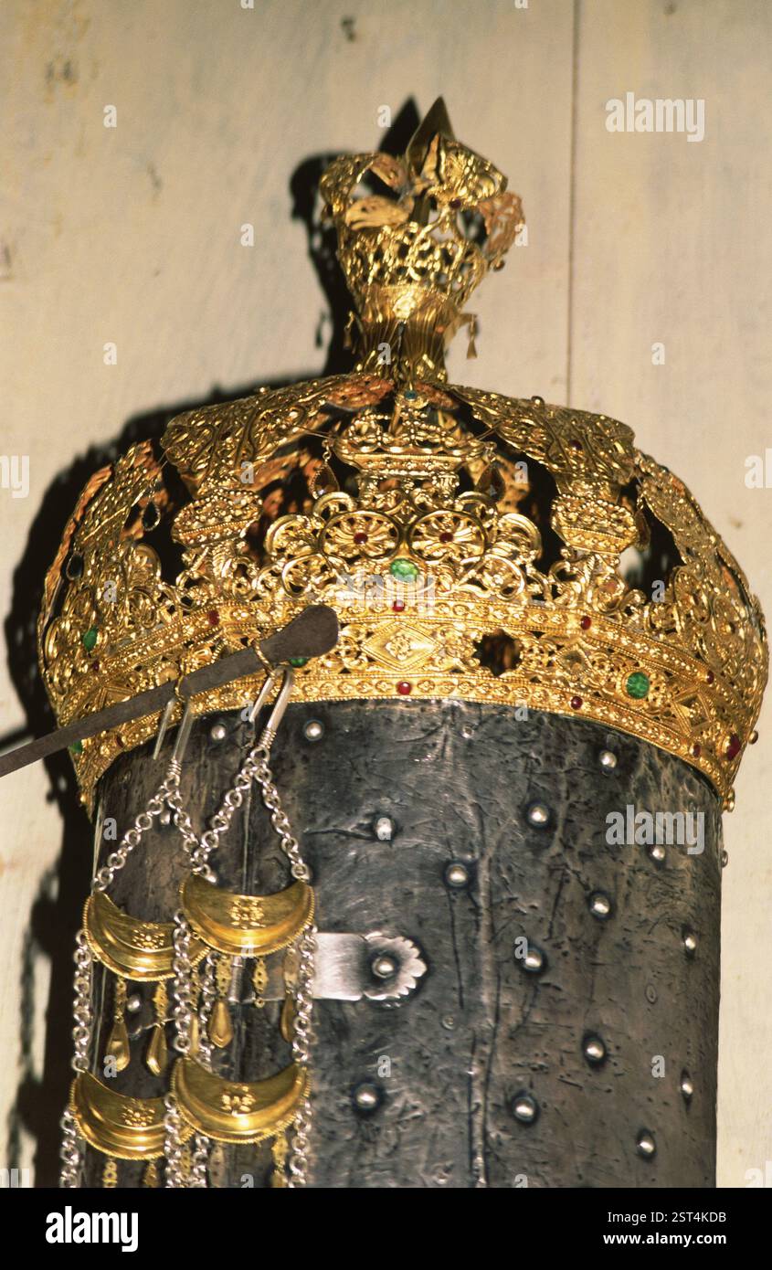 Golden crown in jewish synagogue . kochi (cochin), kerala, india Stock ...