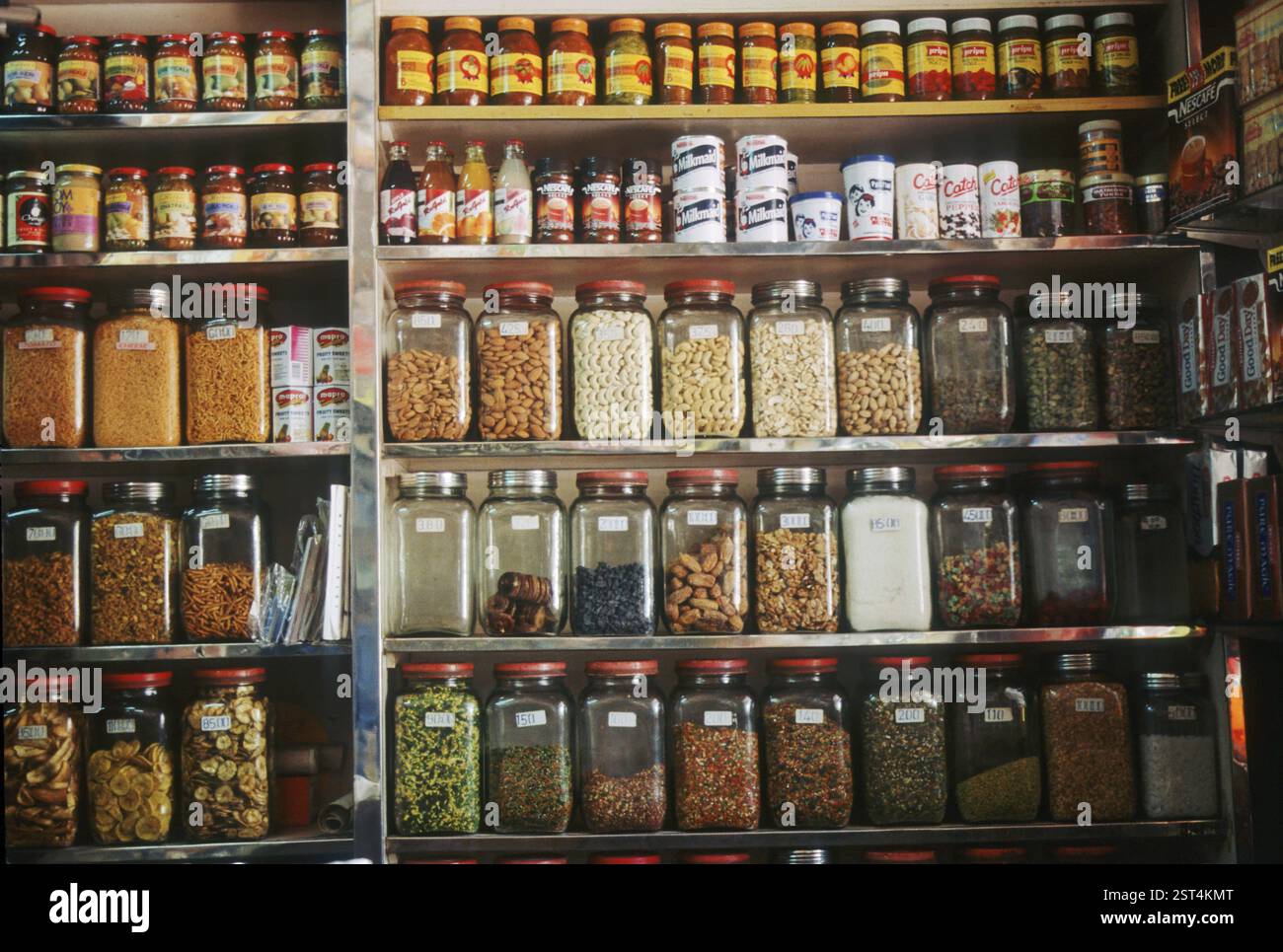 India provision store hi-res stock photography and images - Alamy