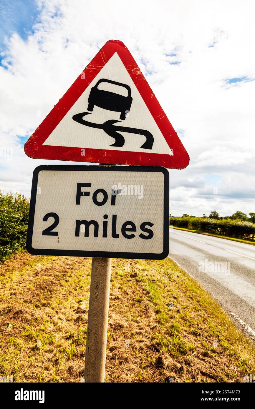Slippery road sign, Slippery road, Road sign, road signs, UK road sign ...