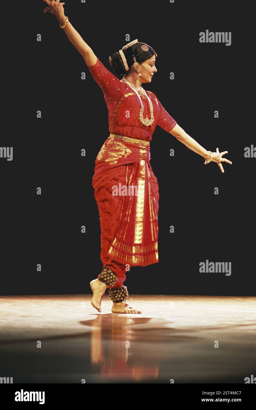 Indian Classical Dancer Malavika Sarrukkai performing a solo Bharat ...