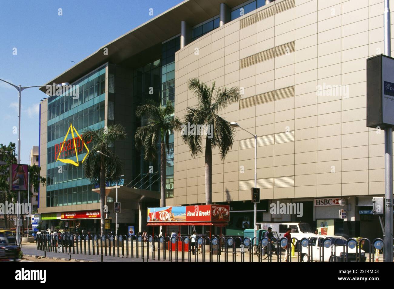 Shopping centre, Cross Road, Bombay Mumbai, Maharashtra, India, Asia ...