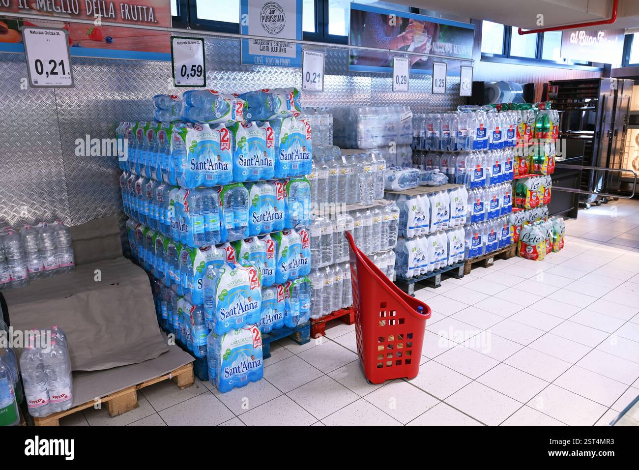 Mineral water in a Italian grocery store Stock Photo - Alamy