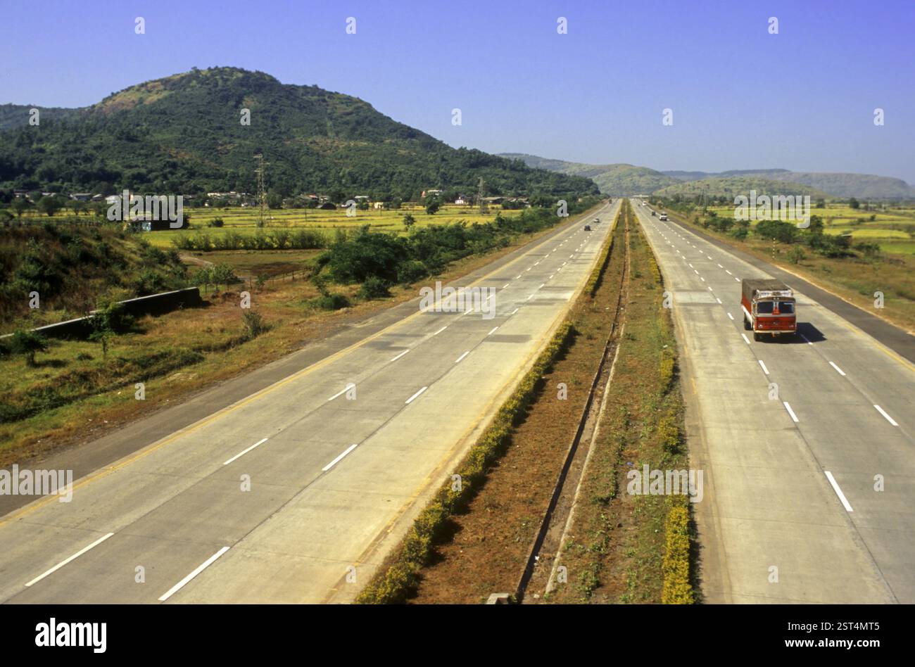 Mumbai pune expressway near lonavala, dist pune, maharashtra, india Stock Photo - Alamy