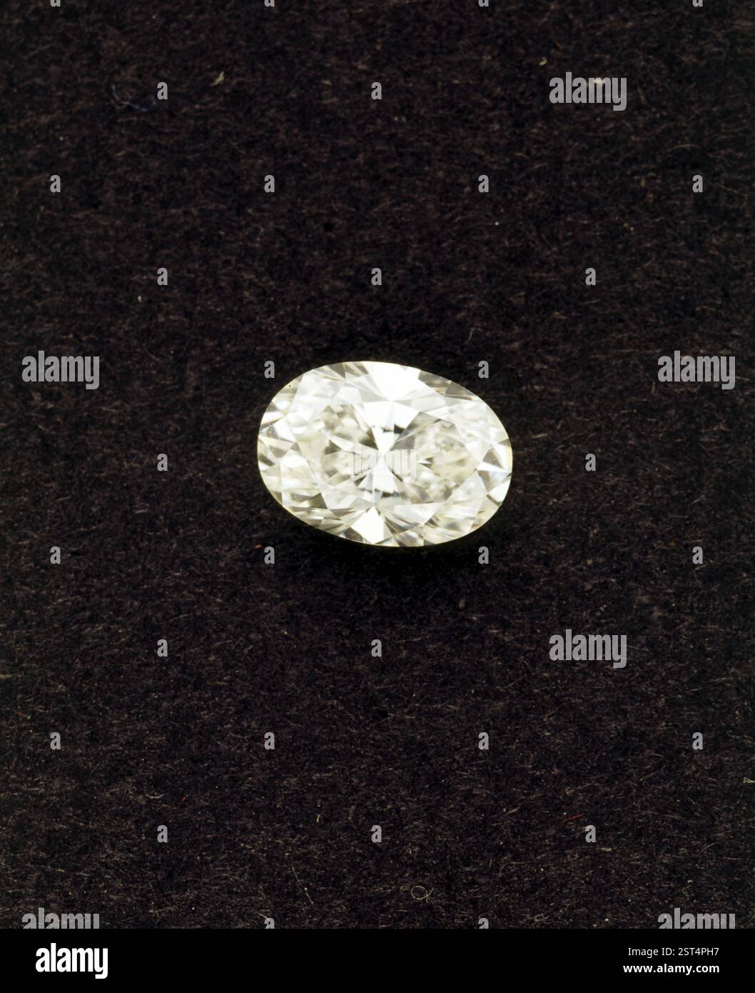 Form diamond shapes hi-res stock photography and images - Alamy