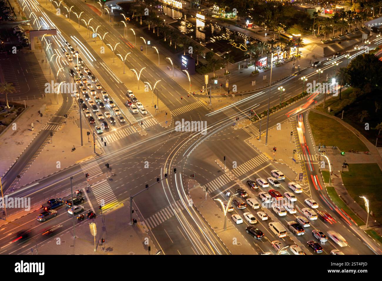Doha qatar roundabout hi-res stock photography and images - Alamy