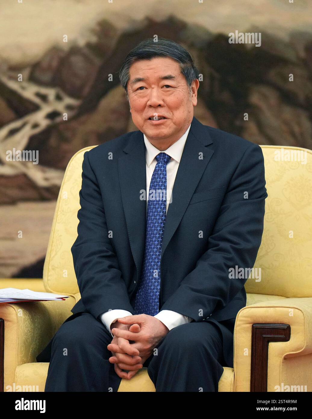 Chinese Vice Premier He Lifeng (right) holds a meeting with Keidanren ...