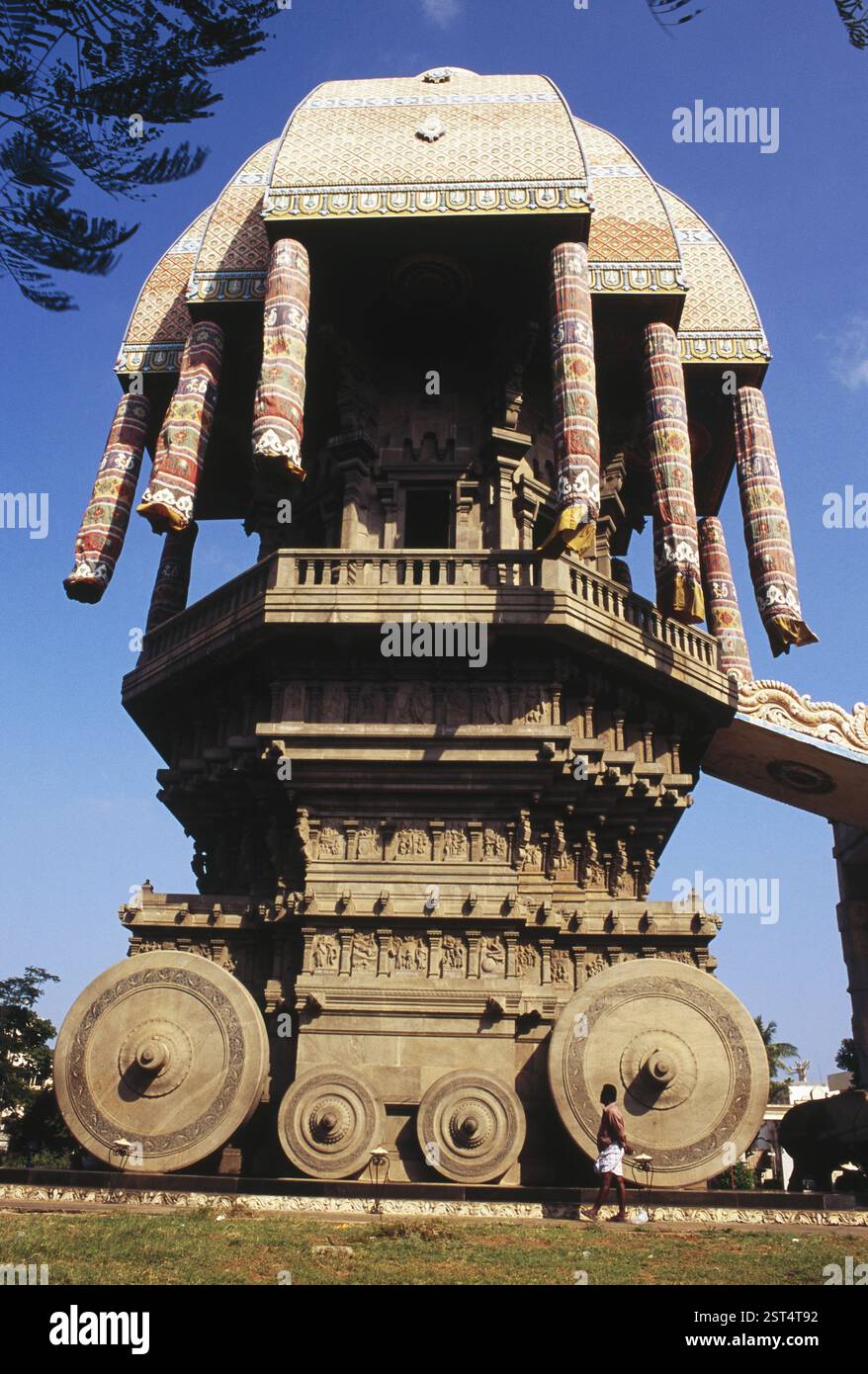 Valluvar Kottam, 101 feet height Stone chariot, chennai, Tamil Nadu ...