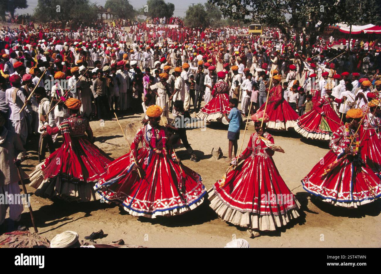Men performing folk dance, jaipur, rajasthan, india Stock Photo - Alamy