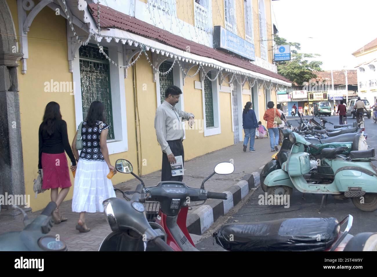 Street scene yellow wall, Goan Architecture, Old Portuguese structure ...