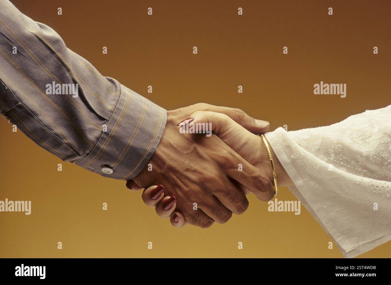 Shake hands with line hi-res stock photography and images - Alamy