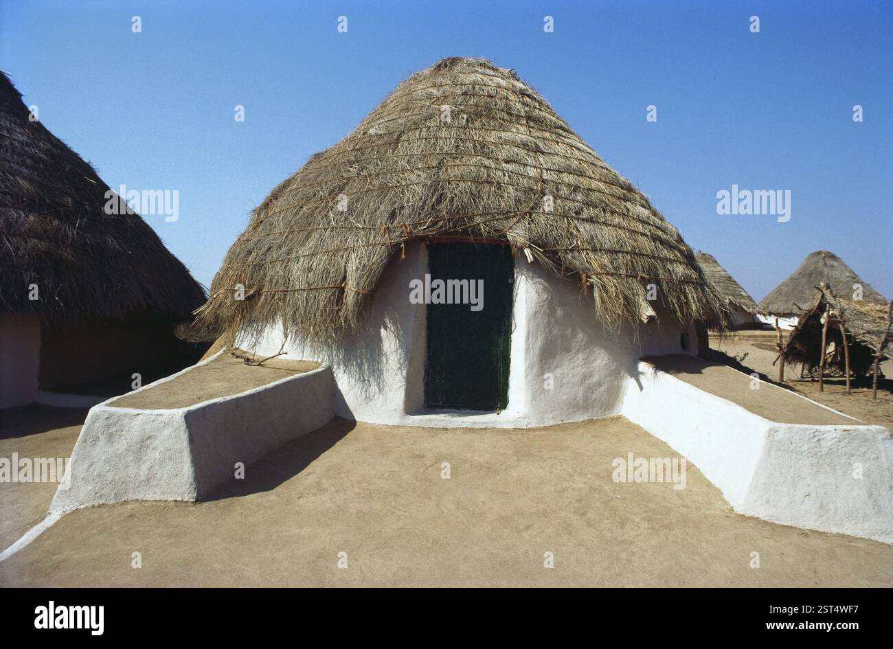 Cylinder shaped building hi-res stock photography and images - Alamy