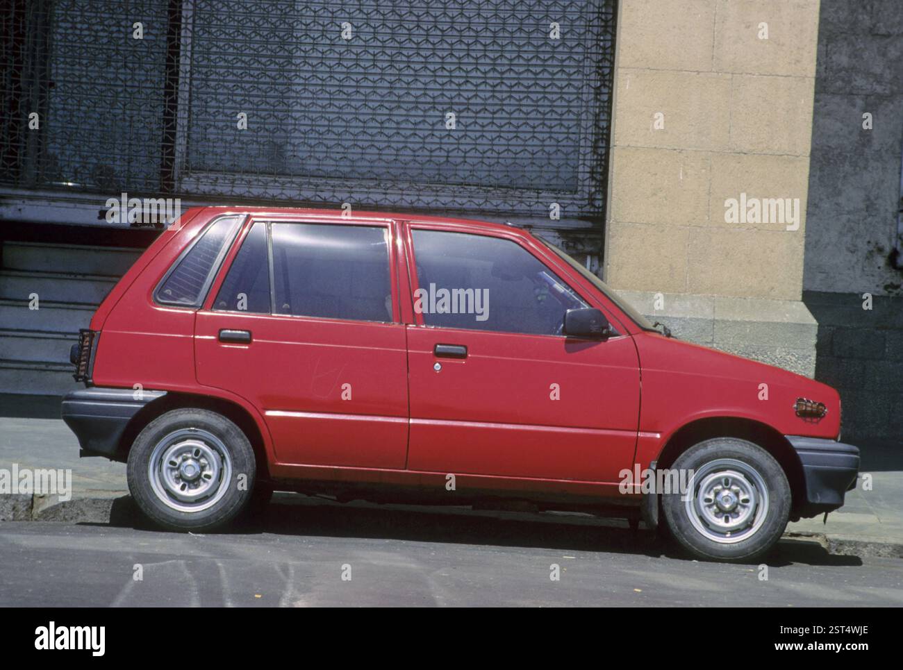 Red maruti 800 car, india Stock Photo - Alamy