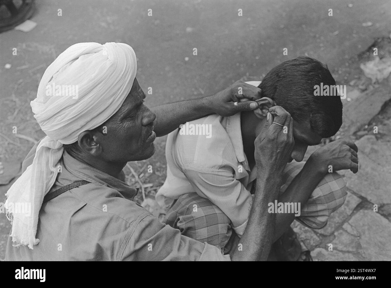 Ear cleaner, Bombay Mumbai, maharashtra, India, Asia Stock Photo - Alamy
