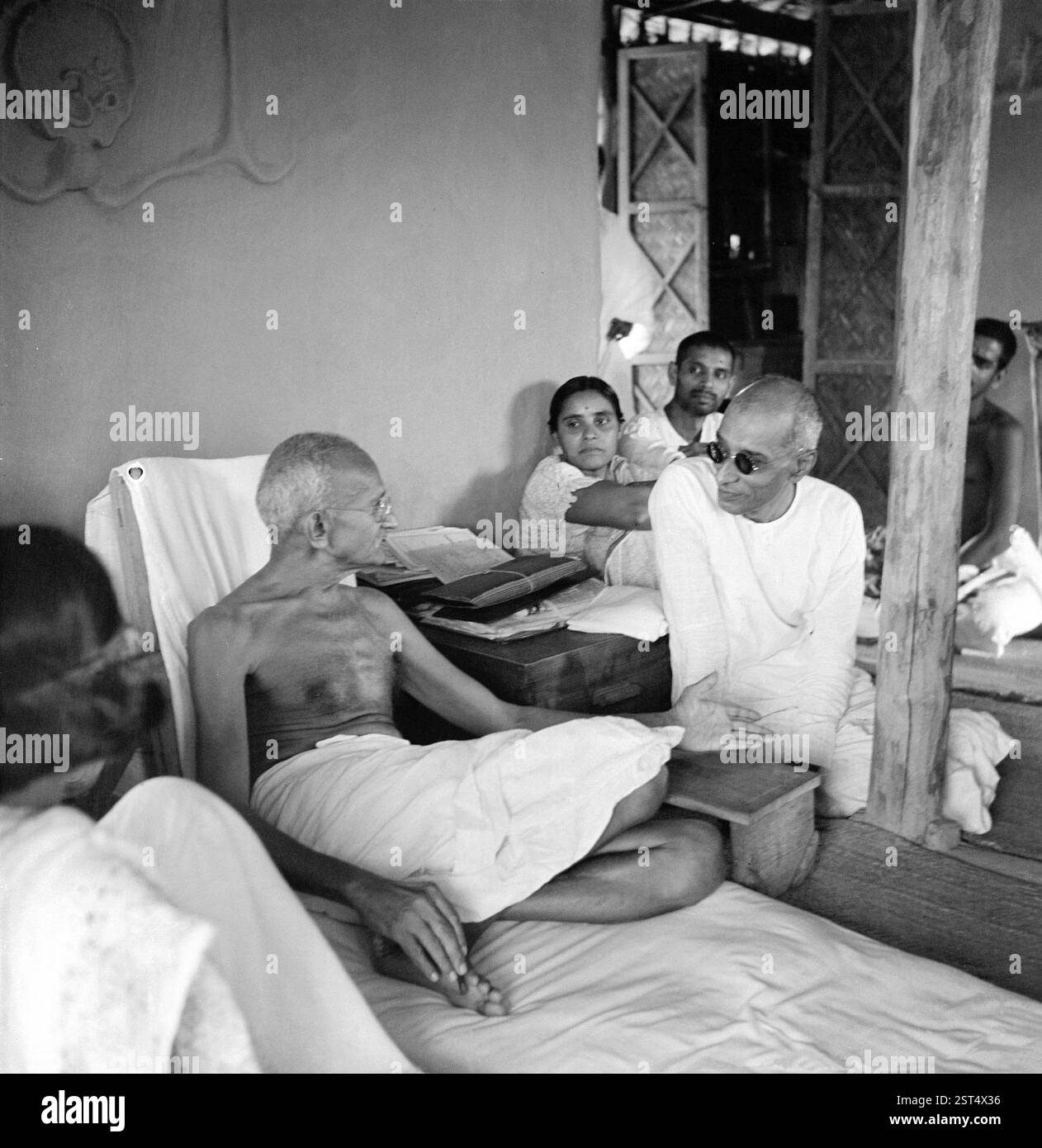 Mahatma gandhi hut Black and White Stock Photos & Images - Alamy