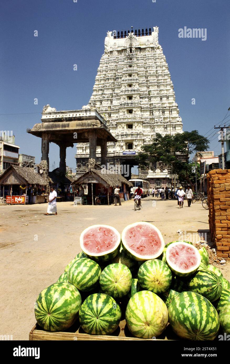 188 Feet high Rajagopuram, Ekambareswarar temple, Kanchipuram, Tamil ...
