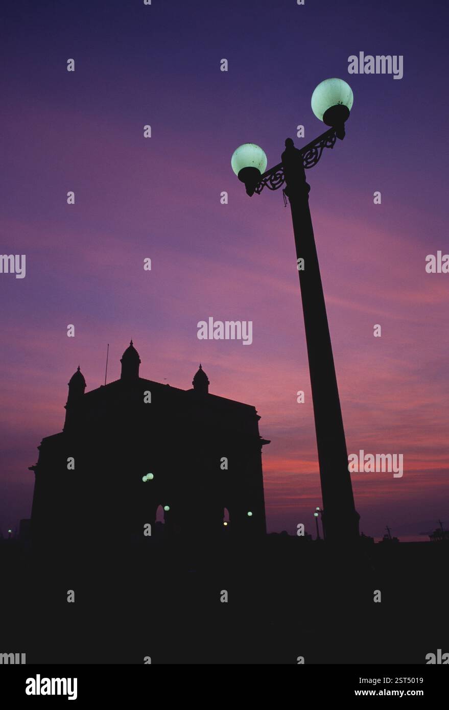 Gateway india night view bombay hi-res stock photography and images - Alamy