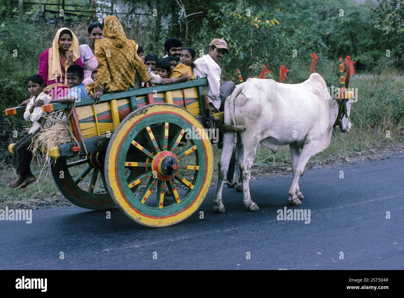 Bullock carts hi-res stock photography and images - Alamy