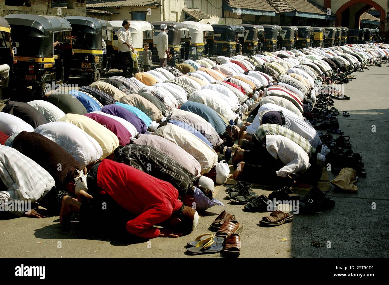 Muslim pray india hi-res stock photography and images - Alamy