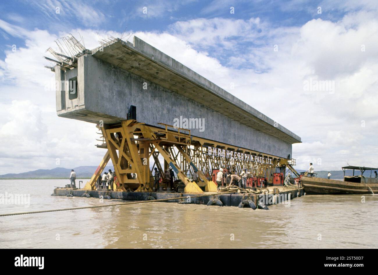 India railway bridges hi-res stock photography and images - Alamy