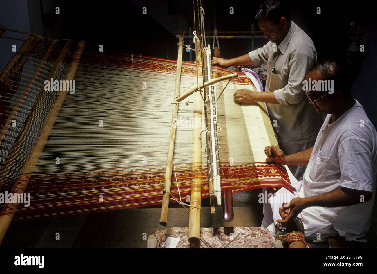 Worker on handloom hi-res stock photography and images - Alamy