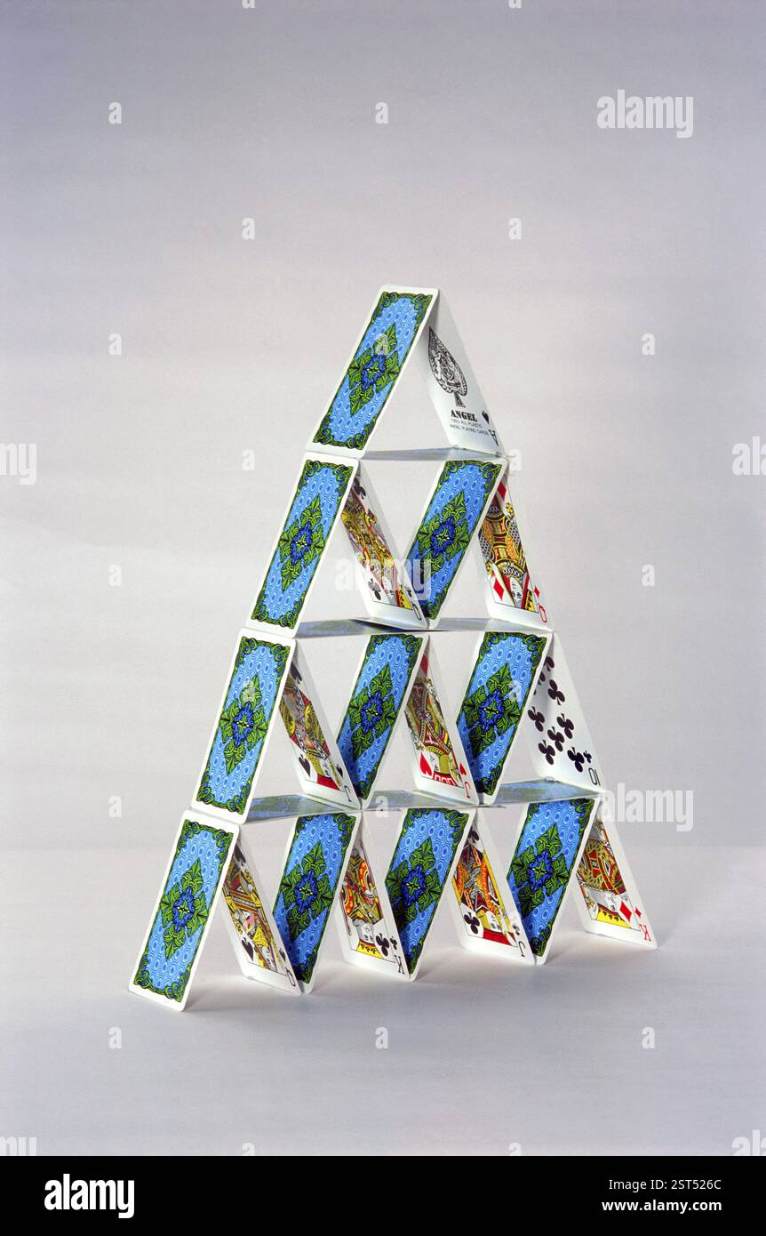 House of cards series hi-res stock photography and images - Alamy