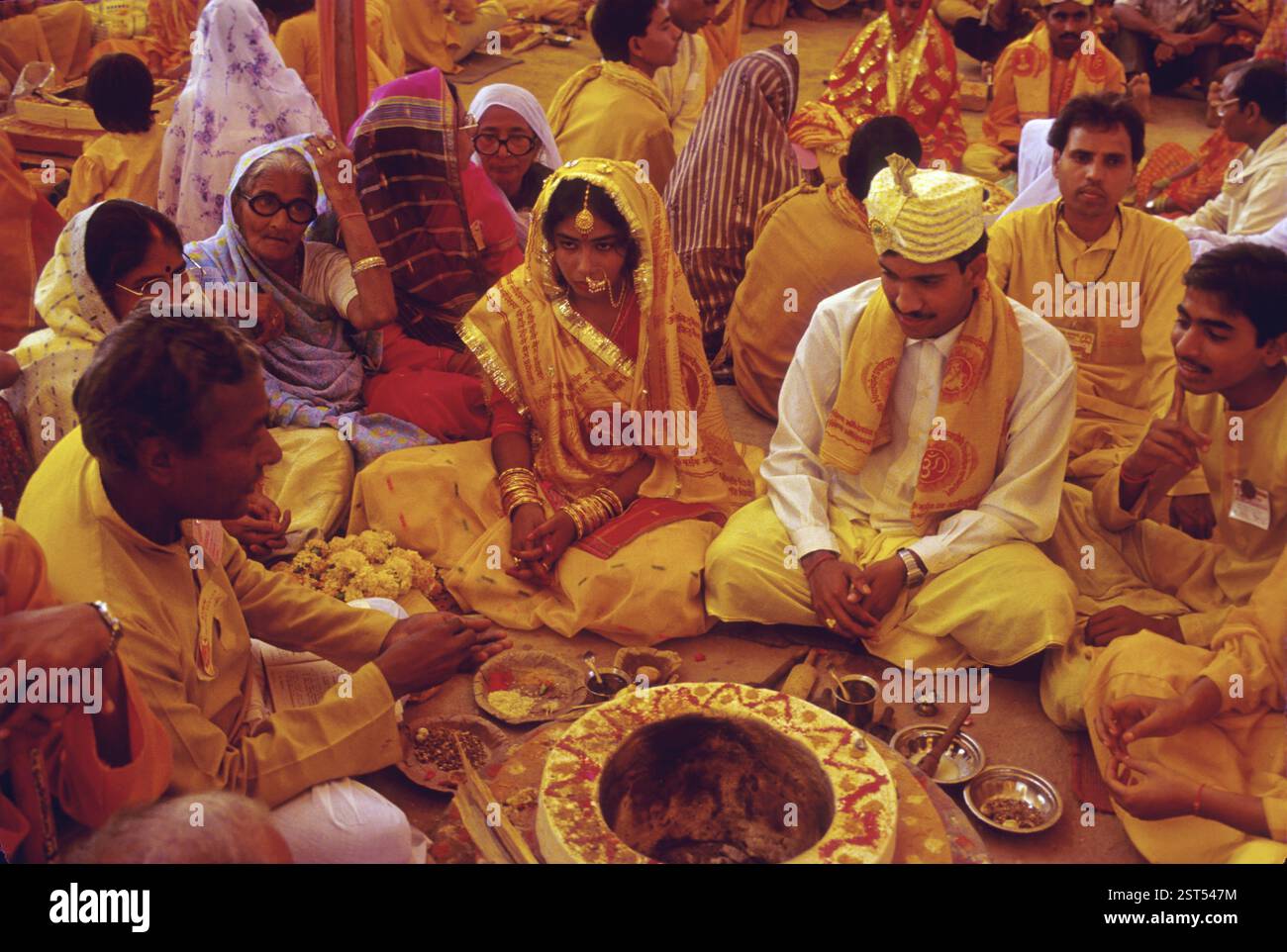 Gujarati couple hi-res stock photography and images - Alamy