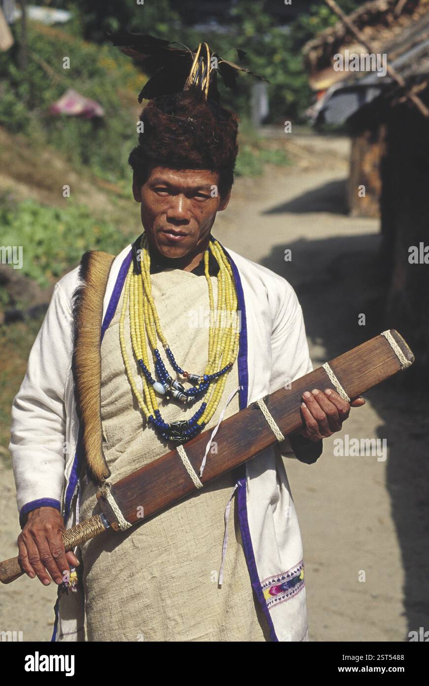 Dao - large knife in man's hands, 'Miji' tribe man with traditional ...